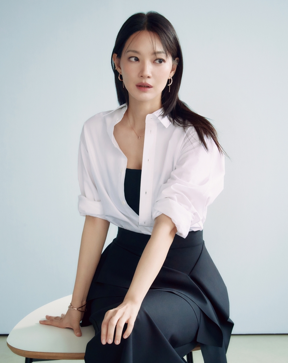 신민아, 눈빛으로 강렬함 완성(화보)