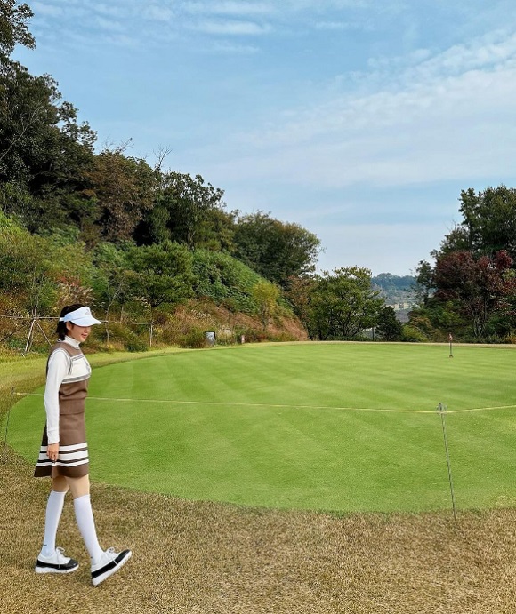 "화사함의 의인화"…송가인, 남다른 골프 열정에 청순 비주얼까지