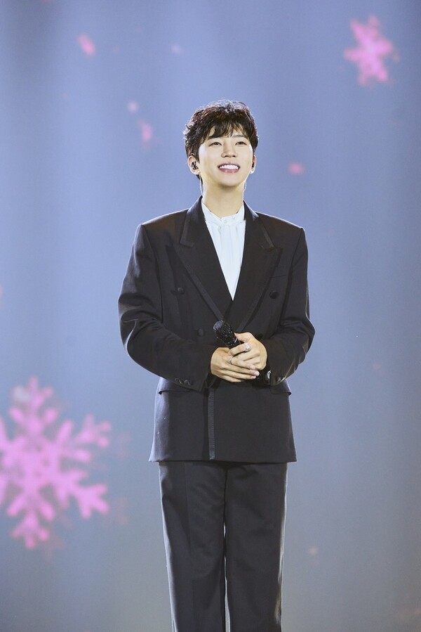 Lim Young-woong Closes the Year With ‘Hero Generation’ in a Heartfelt ...
